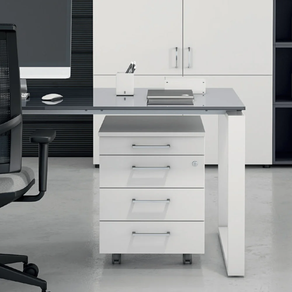 Luna Operational desks for offices in Dubai UAE