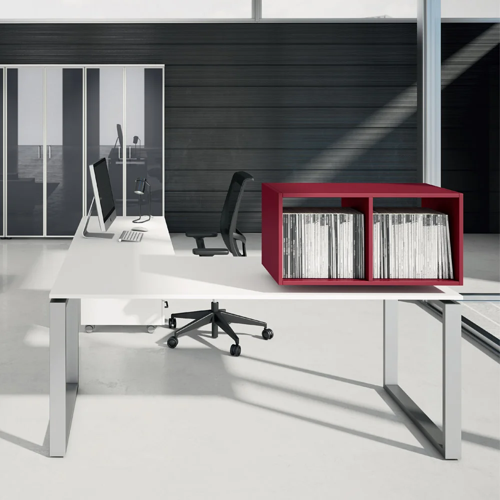 Luna Operational desks for offices in Dubai UAE
