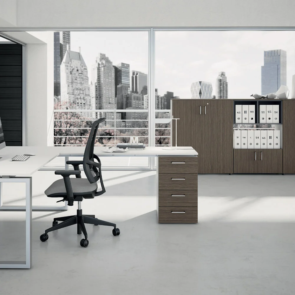 Luna Operational desks for offices in Dubai UAE