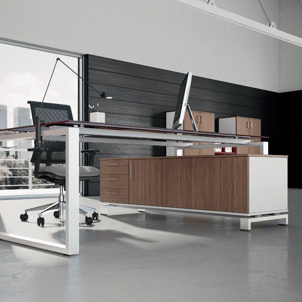 Luna Operational desks for offices in Dubai UAE